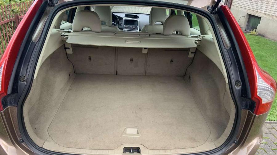 Brown Volvo XC60 2009 in Kaunas, with an engine capacity of 2.40 L and mileage of 275 thousand km for 5900 €, photo 7 on AUTOMOTO.COM.LV