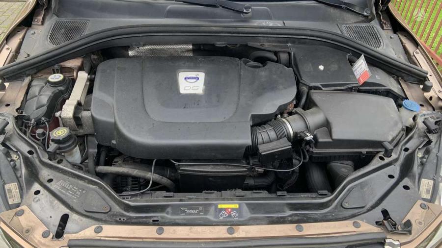 Brown Volvo XC60 2009 in Kaunas, with an engine capacity of 2.40 L and mileage of 275 thousand km for 5900 €, photo 9 on AUTOMOTO.COM.LV