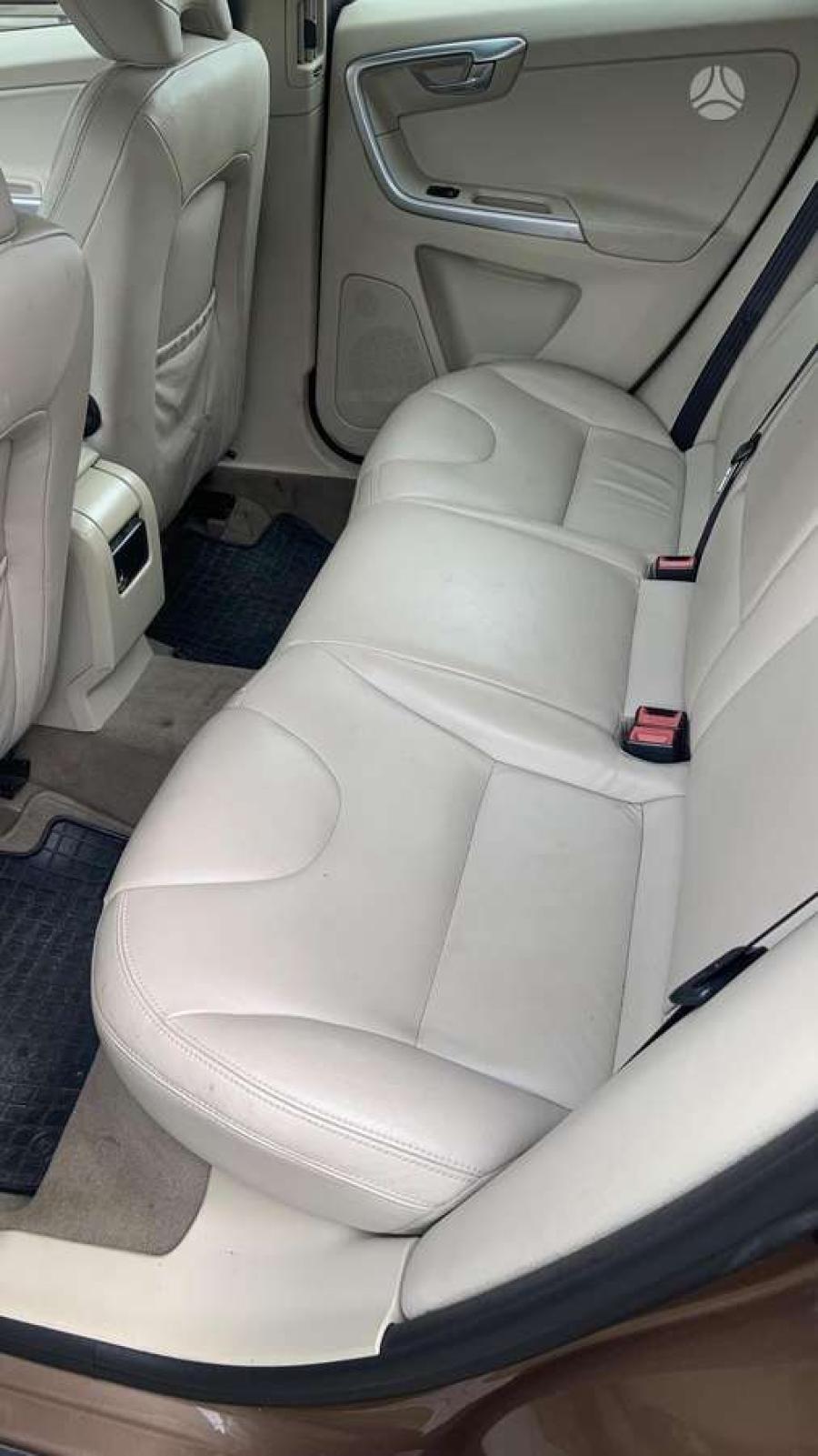 Brown Volvo XC60 2009 in Kaunas, with an engine capacity of 2.40 L and mileage of 275 thousand km for 5900 €, photo 12 on AUTOMOTO.COM.LV