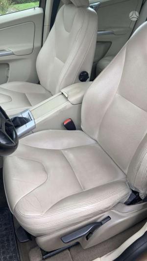 Brown Volvo XC60 2009 in Kaunas, with an engine capacity of 2.40 L and mileage of 275 thousand km for 5900 €, photo 13 on AUTOMOTO.COM.LV