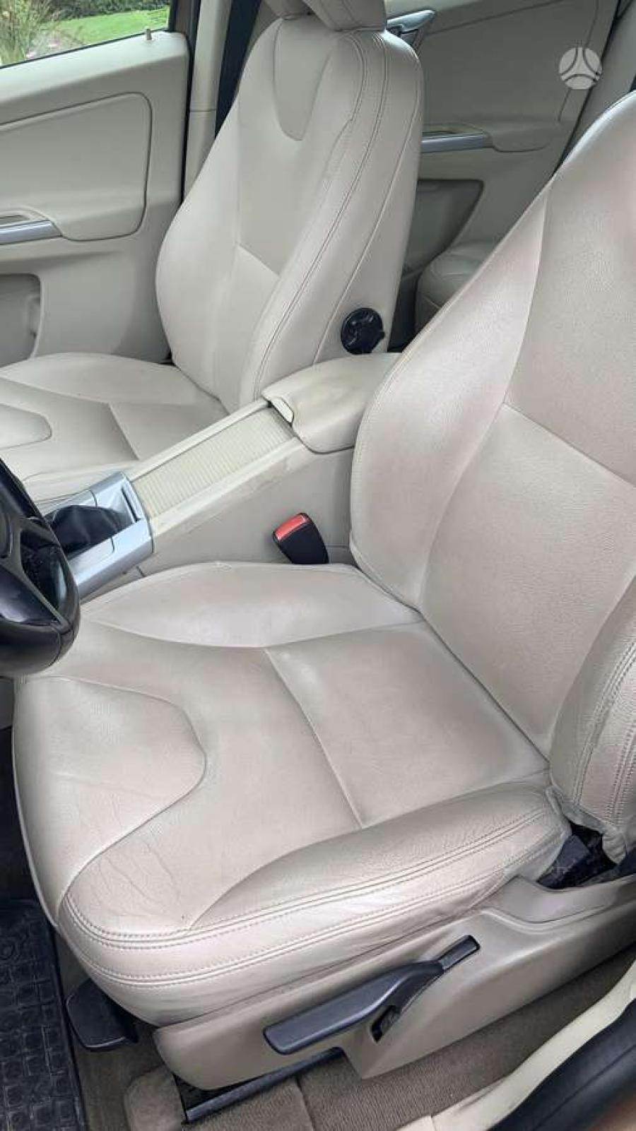Brown Volvo XC60 2009 in Kaunas, with an engine capacity of 2.40 L and mileage of 275 thousand km for 5900 €, photo 13 on AUTOMOTO.COM.LV