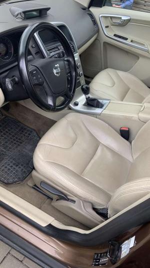 Brown Volvo XC60 2009 in Kaunas, with an engine capacity of 2.40 L and mileage of 275 thousand km for 5900 €, photo 14 on AUTOMOTO.COM.LV