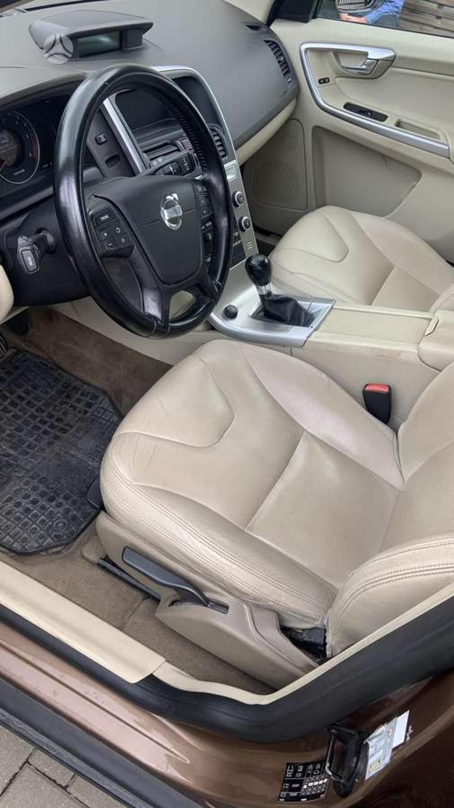 Brown Volvo XC60 2009 in Kaunas, with an engine capacity of 2.40 L and mileage of 275 thousand km for 5900 €, photo 14 on AUTOMOTO.COM.LV