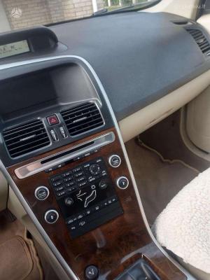Brown Volvo XC60 2009 in Mazeikiai, with an engine capacity of 2.40 L and mileage of 280 thousand km for 5200 €, photo 4 on AUTOMOTO.COM.LV