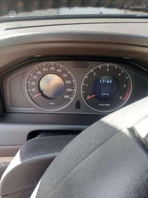 Brown Volvo XC60 2009 in Mazeikiai, with an engine capacity of 2.40 L and mileage of 280 thousand km for 5200 €, photo 5 on AUTOMOTO.COM.LV