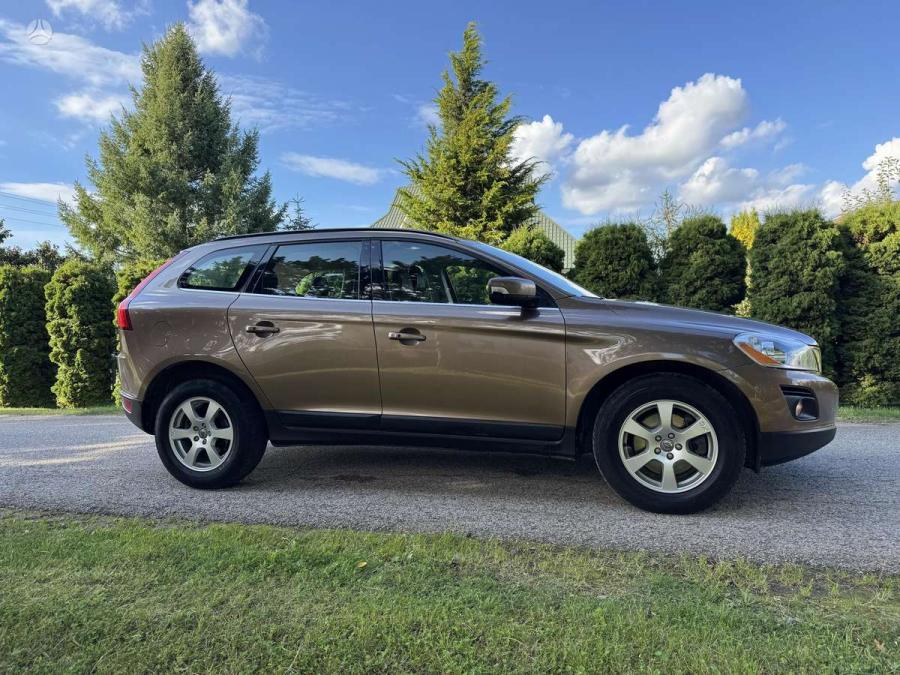 Brūns Volvo XC60 2009 Alīta, ar dzinēja tilpumu 2.40 L un nobraukumu 263 tūkst. km par 5900 €, foto 1 vietnē AUTOMOTO.COM.LV