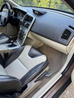 Brūns Volvo XC60 2009 Alīta, ar dzinēja tilpumu 2.40 L un nobraukumu 263 tūkst. km par 5900 €, foto 17 vietnē AUTOMOTO.COM.LV