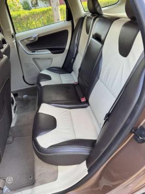 Brūns Volvo XC60 2009 Alīta, ar dzinēja tilpumu 2.40 L un nobraukumu 263 tūkst. km par 5900 €, foto 18 vietnē AUTOMOTO.COM.LV