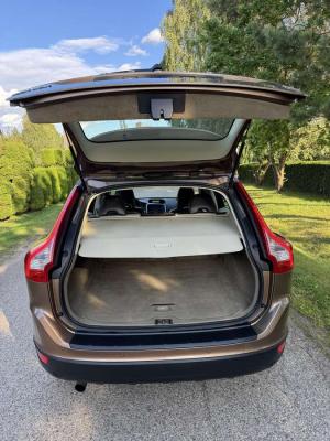 Brūns Volvo XC60 2009 Alīta, ar dzinēja tilpumu 2.40 L un nobraukumu 263 tūkst. km par 5900 €, foto 19 vietnē AUTOMOTO.COM.LV