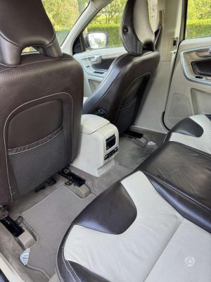 Brūns Volvo XC60 2009 Alīta, ar dzinēja tilpumu 2.40 L un nobraukumu 263 tūkst. km par 5900 €, foto 22 vietnē AUTOMOTO.COM.LV