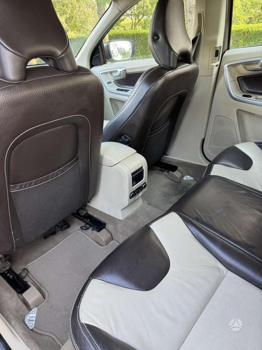 Brūns Volvo XC60 2009 Alīta, ar dzinēja tilpumu 2.40 L un nobraukumu 263 tūkst. km par 5900 €, foto 22 vietnē AUTOMOTO.COM.LV
