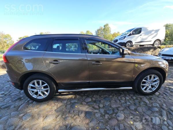 Brown Volvo XC60 2009 in Cesis, with an engine capacity of 2.40 L and mileage of 330 thousand km for 8250 €, photo 5 on AUTOMOTO.COM.LV