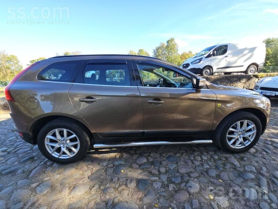 Brūns Volvo XC60 2009 Cēsis, ar dzinēja tilpumu 2.40 L un nobraukumu 330 tūkst. km par 8250 €, foto 5 vietnē AUTOMOTO.COM.LV