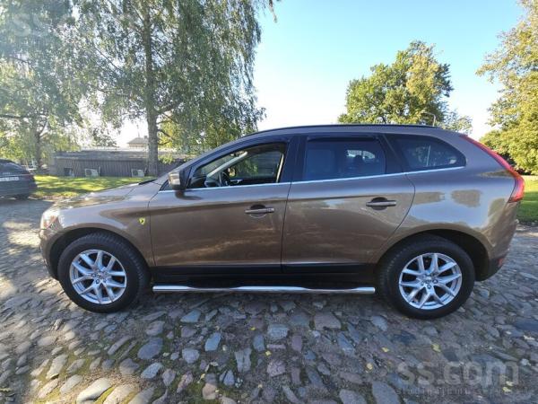 Brown Volvo XC60 2009 in Cesis, with an engine capacity of 2.40 L and mileage of 330 thousand km for 8250 €, photo 9 on AUTOMOTO.COM.LV