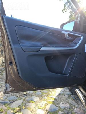Brūns Volvo XC60 2009 Cēsis, ar dzinēja tilpumu 2.40 L un nobraukumu 330 tūkst. km par 8250 €, foto 11 vietnē AUTOMOTO.COM.LV