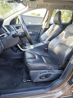 Brūns Volvo XC60 2009 Cēsis, ar dzinēja tilpumu 2.40 L un nobraukumu 330 tūkst. km par 8250 €, foto 12 vietnē AUTOMOTO.COM.LV