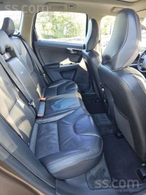 Brūns Volvo XC60 2009 Cēsis, ar dzinēja tilpumu 2.40 L un nobraukumu 330 tūkst. km par 8250 €, foto 16 vietnē AUTOMOTO.COM.LV