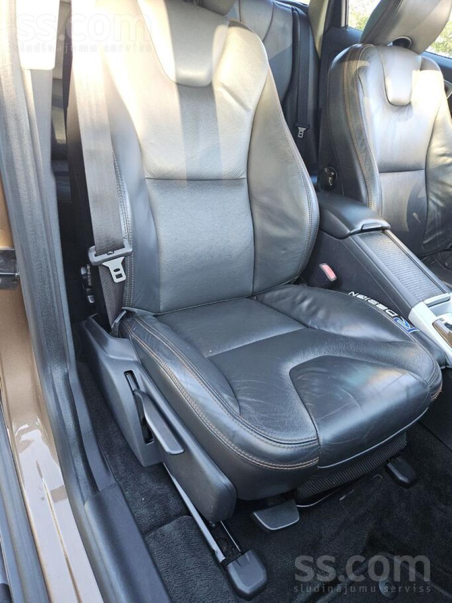 Brūns Volvo XC60 2009 Cēsis, ar dzinēja tilpumu 2.40 L un nobraukumu 330 tūkst. km par 8250 €, foto 18 vietnē AUTOMOTO.COM.LV