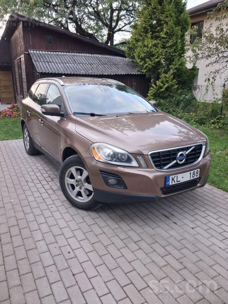 Brown Volvo XC60 2009 in Riga, with an engine capacity of 2.40 L and mileage of 323 thousand km for 6300 €, photo 1 on AUTOMOTO.COM.LV