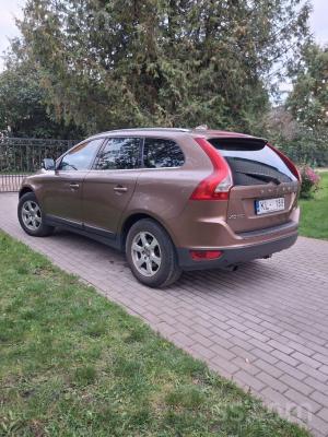 Brown Volvo XC60 2009 in Riga, with an engine capacity of 2.40 L and mileage of 323 thousand km for 6300 €, photo 3 on AUTOMOTO.COM.LV