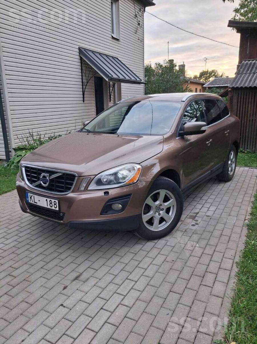 Brown Volvo XC60 2009 in Riga, with an engine capacity of 2.40 L and mileage of 323 thousand km for 6300 €, photo 4 on AUTOMOTO.COM.LV
