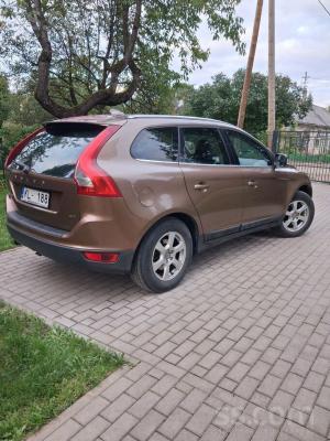 Brown Volvo XC60 2009 in Riga, with an engine capacity of 2.40 L and mileage of 323 thousand km for 6300 €, photo 5 on AUTOMOTO.COM.LV