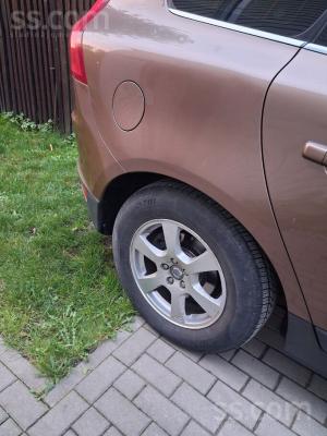 Brown Volvo XC60 2009 in Riga, with an engine capacity of 2.40 L and mileage of 323 thousand km for 6300 €, photo 6 on AUTOMOTO.COM.LV