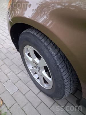 Brown Volvo XC60 2009 in Riga, with an engine capacity of 2.40 L and mileage of 323 thousand km for 6300 €, photo 8 on AUTOMOTO.COM.LV