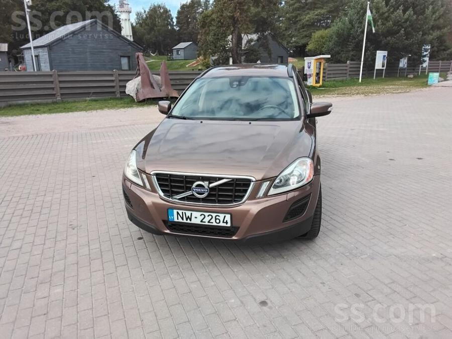 Brown Volvo XC60 2009 in Talsi, with an engine capacity of 2.40 L and mileage of 310 thousand km for 5999 €, photo 8 on AUTOMOTO.COM.LV