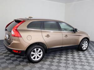 Brūns Volvo XC60 2009 Tallina, ar dzinēja tilpumu 2.40 L un nobraukumu 385 tūkst. km par 4499 €, foto 4 vietnē AUTOMOTO.COM.LV