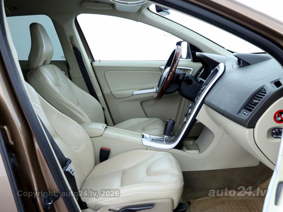 Brūns Volvo XC60 2009 Tallina, ar dzinēja tilpumu 2.40 L un nobraukumu 385 tūkst. km par 4499 €, foto 7 vietnē AUTOMOTO.COM.LV