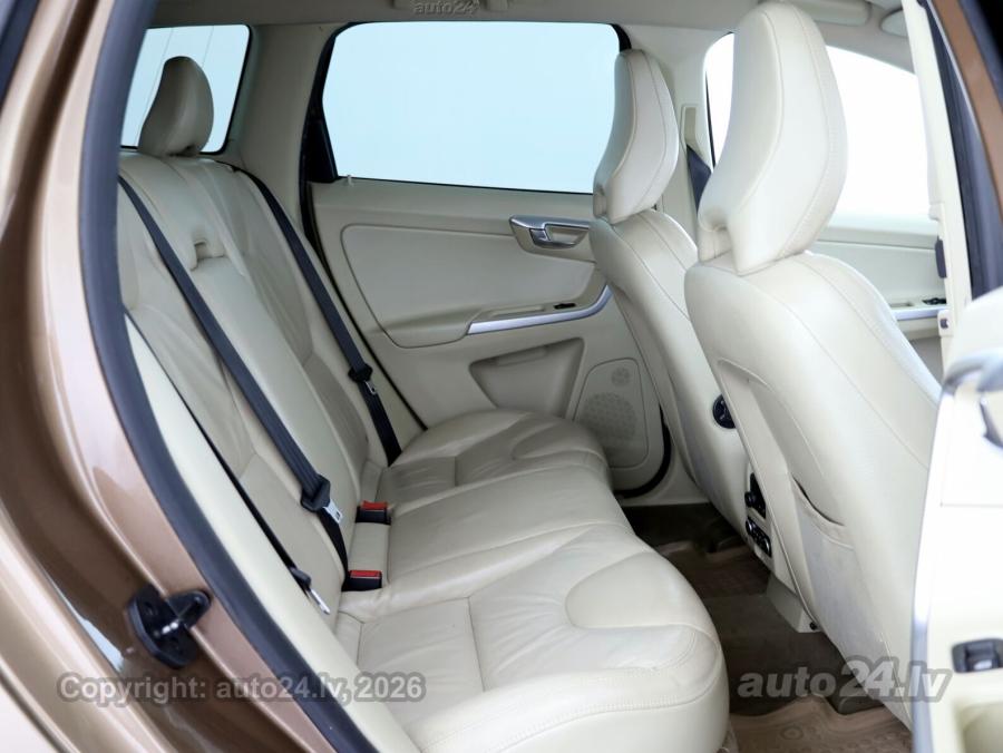 Brūns Volvo XC60 2009 Tallina, ar dzinēja tilpumu 2.40 L un nobraukumu 385 tūkst. km par 4499 €, foto 8 vietnē AUTOMOTO.COM.LV