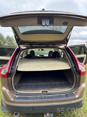 Brūns Volvo XC60 2009 Tukums, ar dzinēja tilpumu 2.40 L un nobraukumu 355 tūkst. km par 7200 €, foto 9 vietnē AUTOMOTO.COM.LV