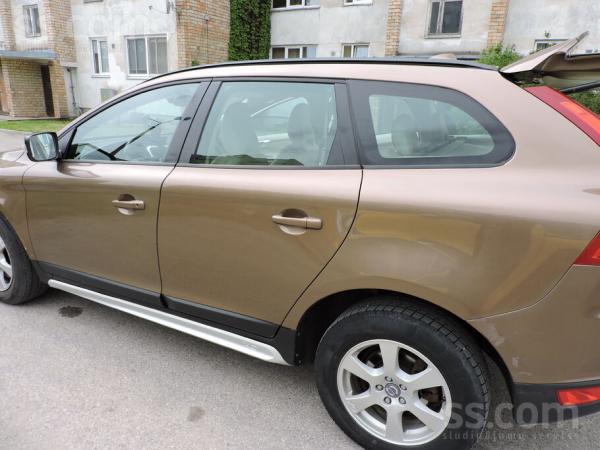 Brūns Volvo XC60 2010 Jelgava, ar dzinēja tilpumu 2.40 L un nobraukumu 294 tūkst. km par 5700 €, foto 4 vietnē AUTOMOTO.COM.LV