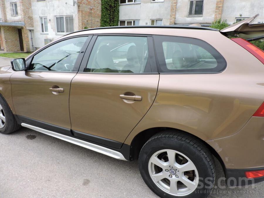 Brown Volvo XC60 2010 in Jelgava, with an engine capacity of 2.40 L and mileage of 294 thousand km for 16200 €, photo 4 on AUTOMOTO.COM.LV