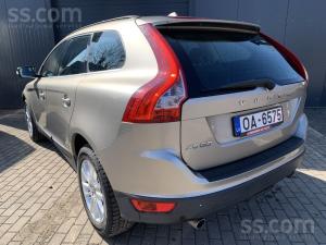 Brown Volvo XC60 2010 in Riga, with an engine capacity of 2.40 L and mileage of 324 thousand km for 7800 €, photo 5 on AUTOMOTO.COM.LV