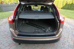 Brūns Volvo XC60 2010 Rīga, ar dzinēja tilpumu 2.40 L un nobraukumu 0 tūkst. km par 7650 €, foto 9 vietnē AUTOMOTO.COM.LV