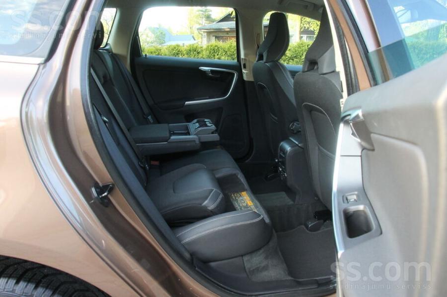 Brūns Volvo XC60 2010 Rīga, ar dzinēja tilpumu 2.40 L un nobraukumu 0 tūkst. km par 7650 €, foto 12 vietnē AUTOMOTO.COM.LV