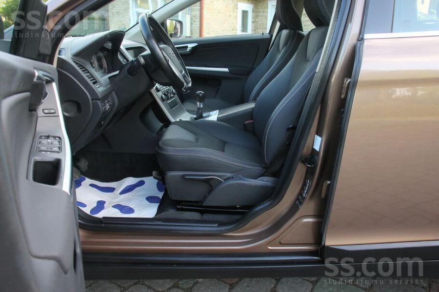 Brūns Volvo XC60 2010 Rīga, ar dzinēja tilpumu 2.40 L un nobraukumu 0 tūkst. km par 7650 €, foto 22 vietnē AUTOMOTO.COM.LV