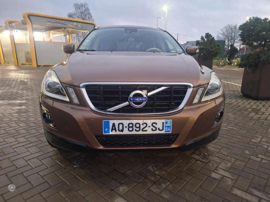 Brown Volvo XC60 2010 in Taurage, with an engine capacity of 2.40 L and mileage of 161 thousand km for 7300 €, photo 2 on AUTOMOTO.COM.LV
