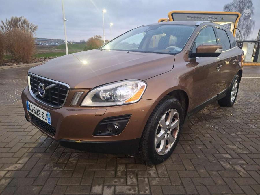 Brown Volvo XC60 2010 in Taurage, with an engine capacity of 2.40 L and mileage of 161 thousand km for 7300 €, photo 3 on AUTOMOTO.COM.LV