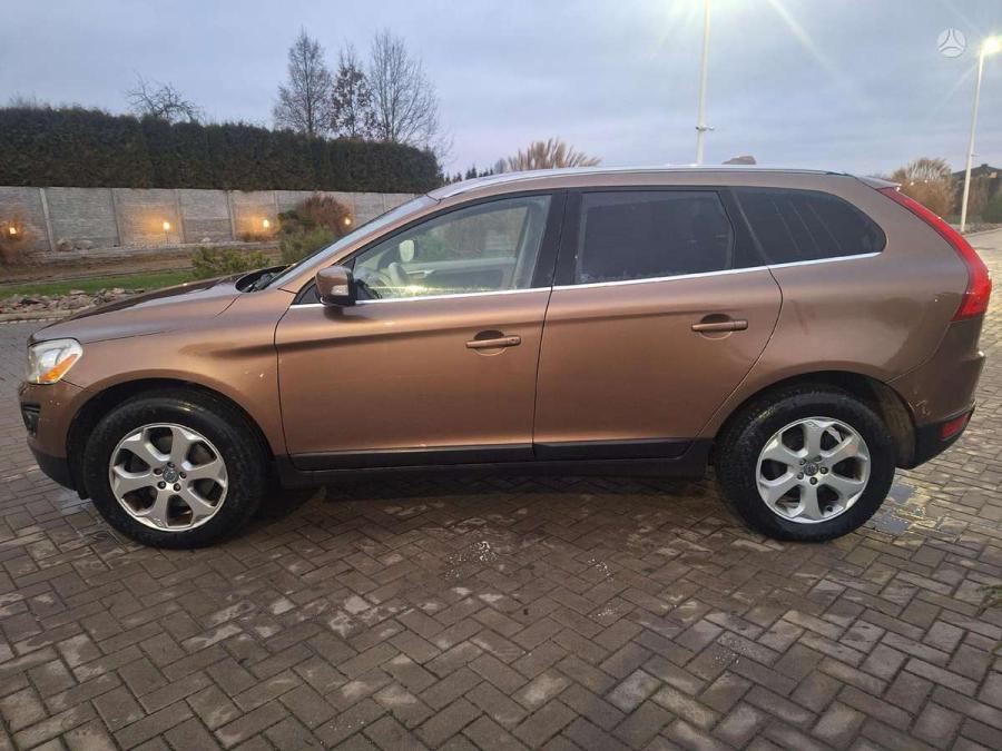 Brown Volvo XC60 2010 in Taurage, with an engine capacity of 2.40 L and mileage of 161 thousand km for 7300 €, photo 4 on AUTOMOTO.COM.LV