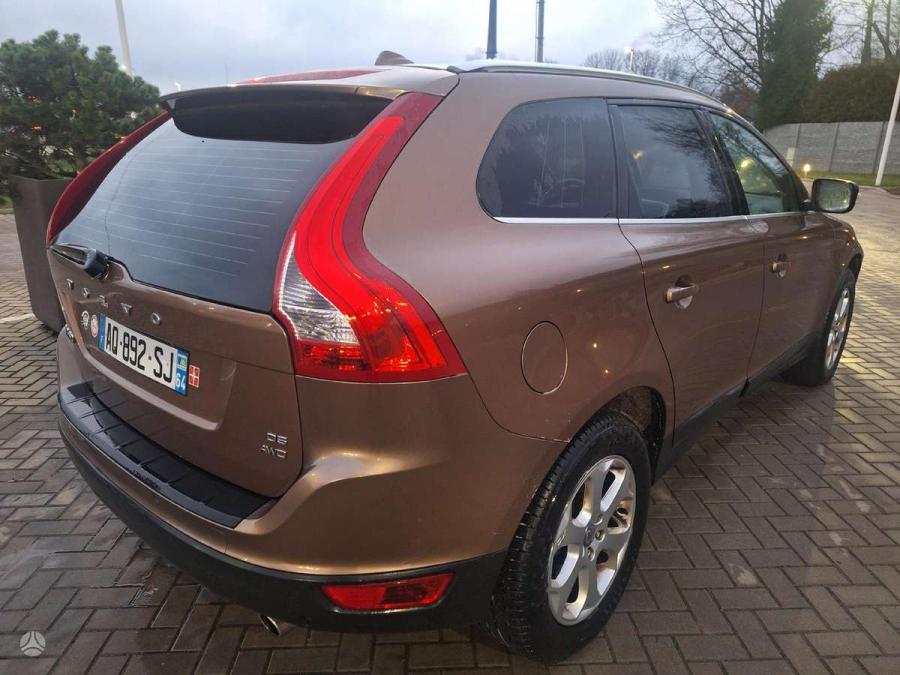 Brown Volvo XC60 2010 in Taurage, with an engine capacity of 2.40 L and mileage of 161 thousand km for 7300 €, photo 7 on AUTOMOTO.COM.LV