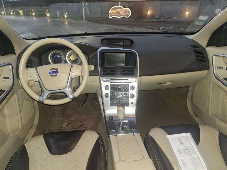 Brown Volvo XC60 2010 in Taurage, with an engine capacity of 2.40 L and mileage of 161 thousand km for 7300 €, photo 9 on AUTOMOTO.COM.LV