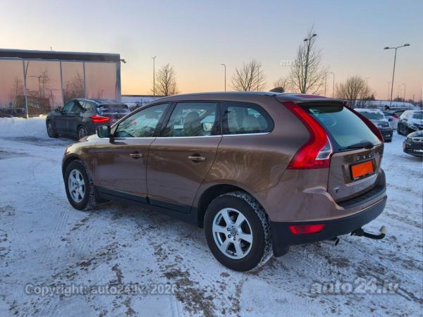 Brūns Volvo XC60 2010 Tartu, ar dzinēja tilpumu 2.40 L un nobraukumu 260 tūkst. km par 9990 €, foto 3 vietnē AUTOMOTO.COM.LV