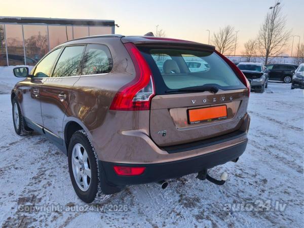 Brūns Volvo XC60 2010 Tartu, ar dzinēja tilpumu 2.40 L un nobraukumu 260 tūkst. km par 9990 €, foto 4 vietnē AUTOMOTO.COM.LV
