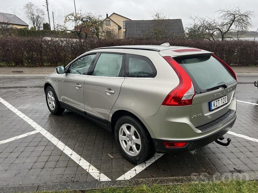 Brūns Volvo XC60 2010 Telšiai, ar dzinēja tilpumu 2.40 L un nobraukumu 352 tūkst. km par 5900 €, foto 3 vietnē AUTOMOTO.COM.LV