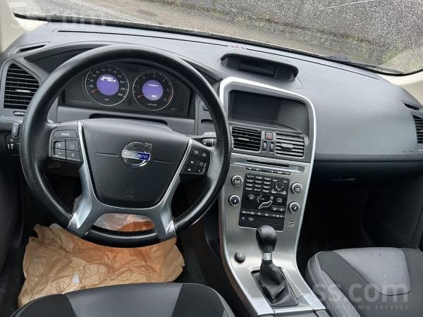 Brūns Volvo XC60 2010 Telšiai, ar dzinēja tilpumu 2.40 L un nobraukumu 352 tūkst. km par 5900 €, foto 10 vietnē AUTOMOTO.COM.LV