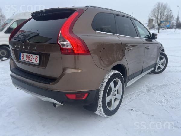 Brown Volvo XC60 2010 in Jekabpils, with an engine capacity of 2.40 L and mileage of 262 thousand km for 9200 €, photo 2 on AUTOMOTO.COM.LV