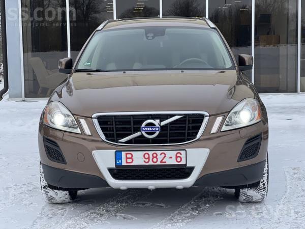 Brown Volvo XC60 2010 in Jekabpils, with an engine capacity of 2.40 L and mileage of 262 thousand km for 9200 €, photo 4 on AUTOMOTO.COM.LV